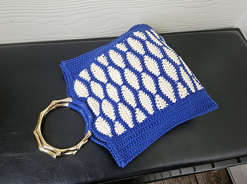 Ravelry: Blue Lagoon Bag pattern by Raine Eimre