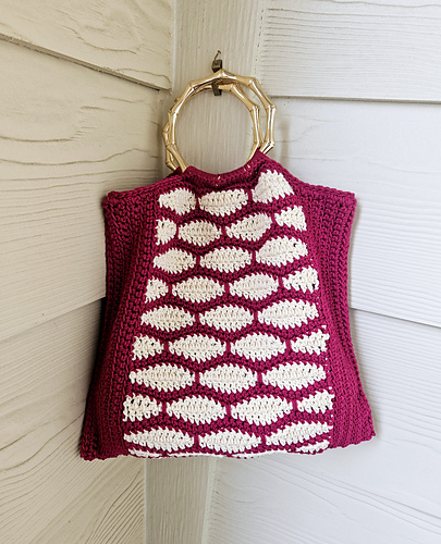 Ravelry: Blue Lagoon Bag pattern by Raine Eimre