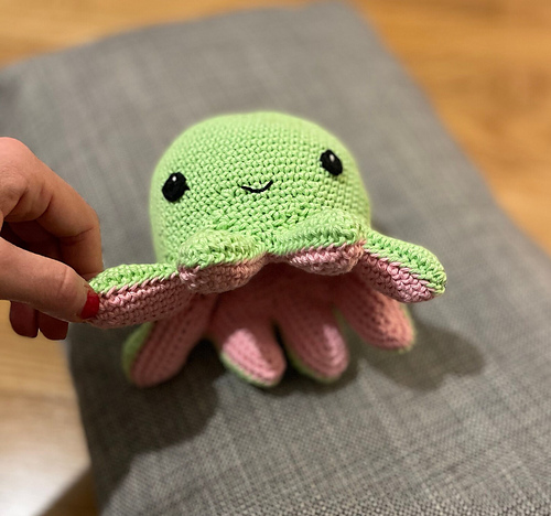 Ravelry: Reversible Octopus pattern by Handmade Is Fun