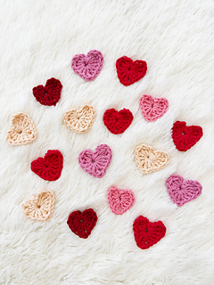 Ravelry: Mini Hearts pattern by Louise Bollanos