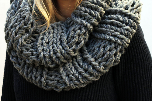 Ravelry: Super Chunky Infinity Scarf pattern by Louise Bollanos