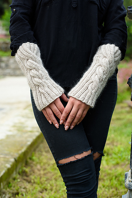 Ravelry: Cable Knit Arm Warmers pattern by Louise Bollanos