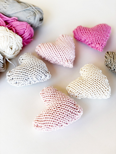 Ravelry: Small Knitted Heart pattern by Louise Bollanos