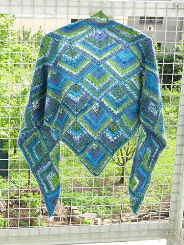 Ravelry: 113-11 Cascading Squares pattern by DROPS design