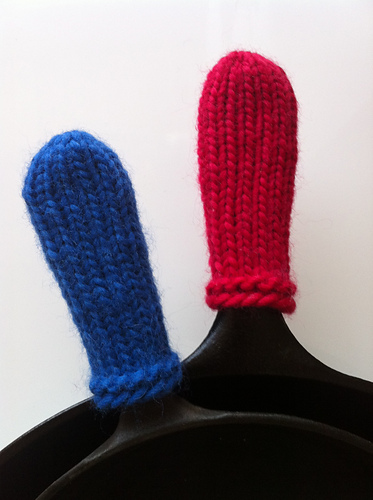 Ravelry: Super Quick Pan Handle Cover pattern by Hannah Nelson