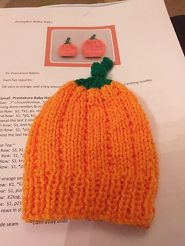 Ravelry: Pumpkin Baby Hats pattern by marianna mel