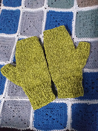 Ravelry: Easy Fingerless Mittens - with Thumbs pattern by marianna mel