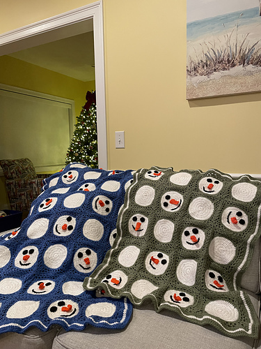 Ravelry: Snowman Granny Square pattern by Erangi Udeshika