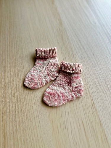 Ravelry: Preemie and Baby Socks pattern by Stefanie Bold