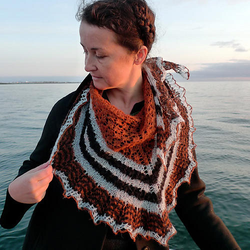 Ravelry: Icelandic Spring Shawl pattern by Hélène Magnússon