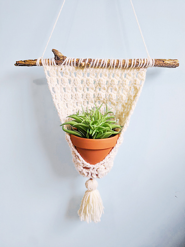 Ravelry: Faux Macrame Hanging Planter pattern by Hello Happy