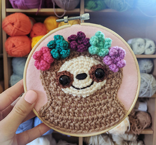 Ravelry: Sloth Wall Hanging pattern by Hello Happy