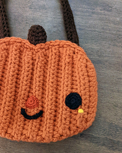 Ravelry: Crossbody Pumpkin Bag pattern by Hello Happy