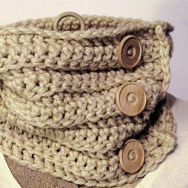 Ravelry: Chunky Ribbed Cowl pattern by Beth Wyatt