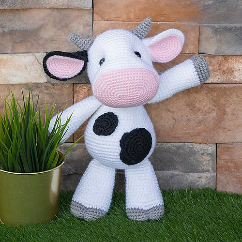 Ravelry: Caroline the Cow pattern by Jess Huff