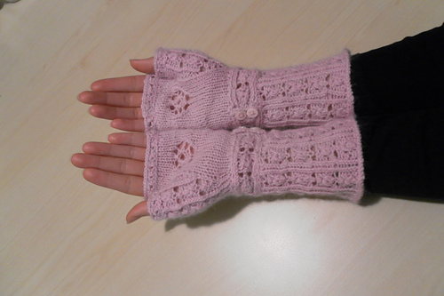 Ravelry: Palm Surprise Fingerless Mitts pattern by Arabella