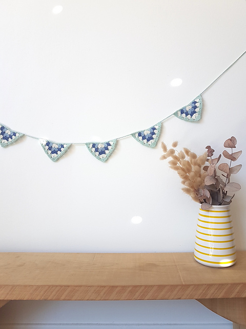 Ravelry: Guirlande de fanions en demi granny squares pattern by Marie ...