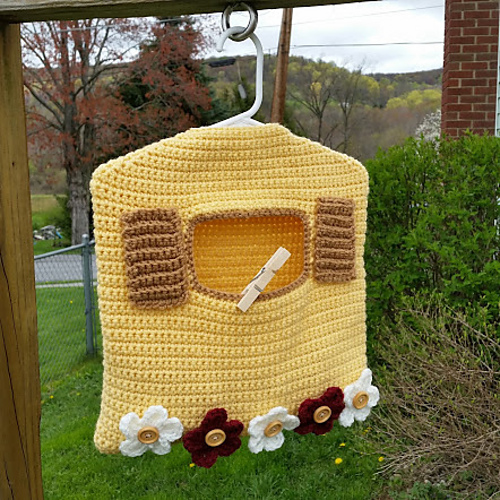 Ravelry: Garden Window Clothespin Bag pattern by Erica Fedor