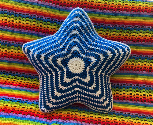 Ravelry: Large star cushion pattern by Hila Lifshitz