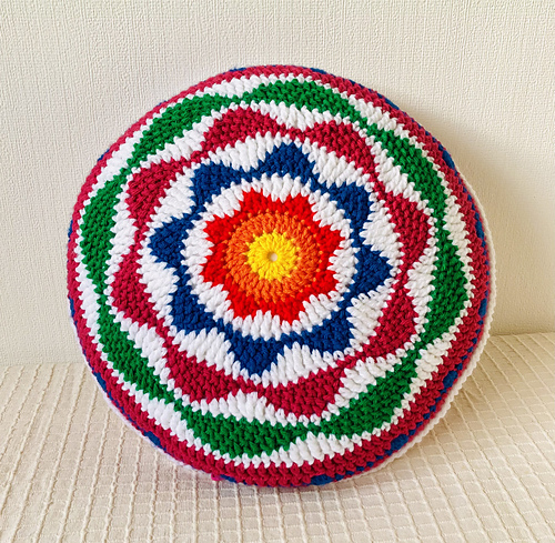 Ravelry: Round pillow II pattern by Hila Lifshitz