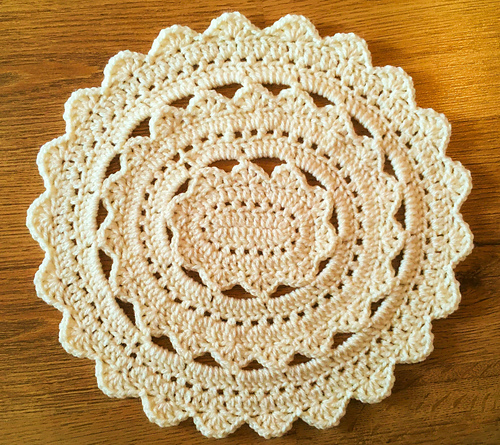 Ravelry: Oval placemat pattern by Hila Lifshitz