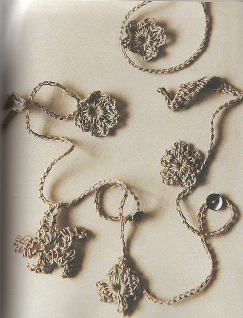 Ravelry: Daisy-Chain Necklace pattern by Erika Knight