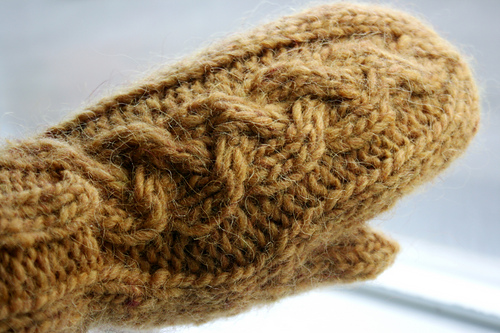Ravelry: Lopi braided hat and mittens pattern by Halldora J