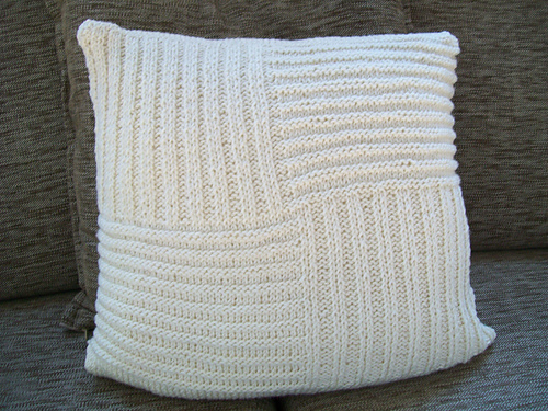 Ravelry: Four-Square Checker Board Cushion Cover pattern by Helen Frost