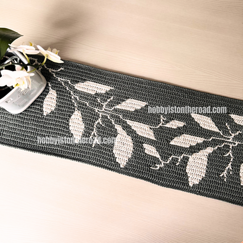 Ravelry: Leafy Hedges Table Runner pattern by Vytene Laucyte