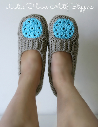Ravelry: Ladies Flower Motif Slippers pattern by Lisa van Klaveren