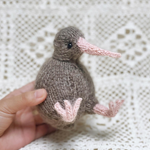 Ravelry: kiwi bird pattern by Yu Jeong