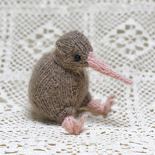 Ravelry: kiwi bird pattern by Yu Jeong