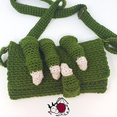 Ravelry: Dragon Claw Clutch Purse pattern by Hooked by Kati