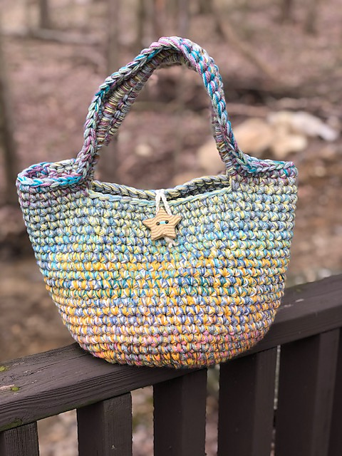 Ravelry: Drop in the Bucket Bag pattern by Lauren Henschel