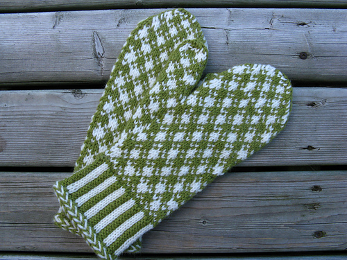 Ravelry: Envy Checked Mittens pattern by Sarah H Arnold