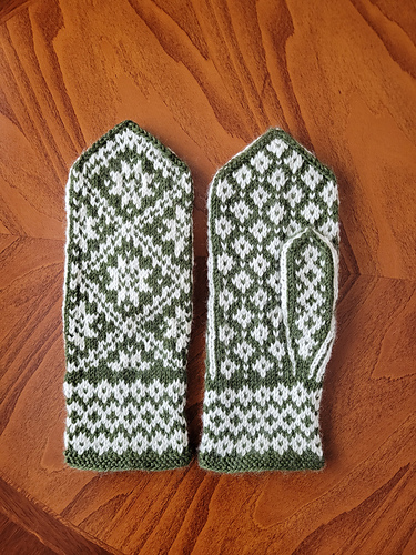 Ravelry: West of the moon mittens pattern by Inger Berg