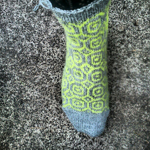 Ravelry: Circle Socks pattern by Fnugg