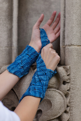 Ravelry: Polyommatus argiolus Cuff pattern by Hunter Hammersen