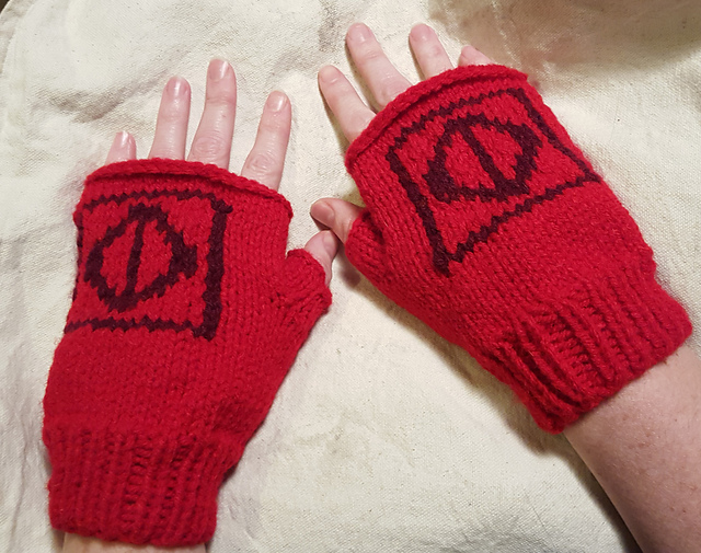 Ravelry: Deadpool Fingerless Gloves pattern by Hannah W