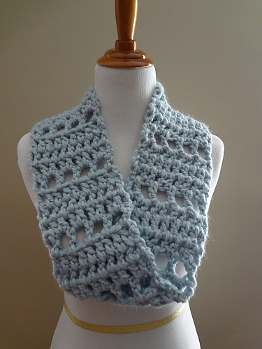 Ravelry: Cloudy Sky Mobius Cowl pattern by Fiber Flux / Jennifer Dickerson