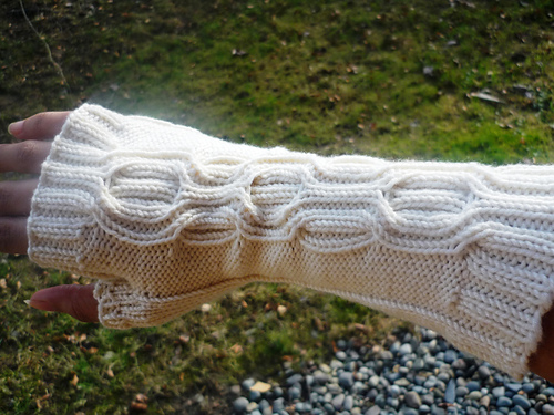Ravelry: Opulent Armwarmers pattern by Ijeoma Oluo