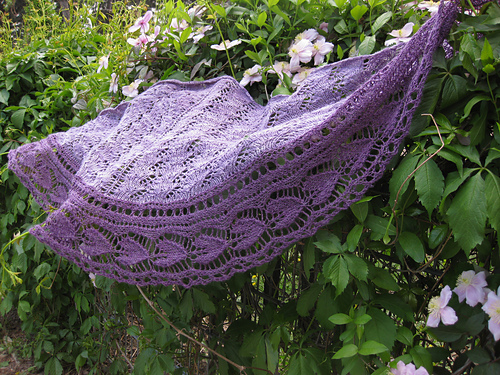 Ravelry: Flyleaf Shawlette pattern by Michelle Miller