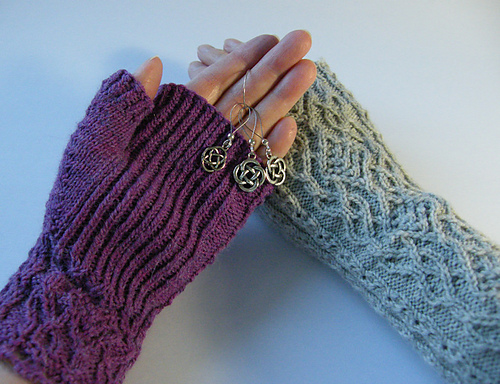 Ravelry: Kesh Fingerless Mitts pattern by Luise O'Neill