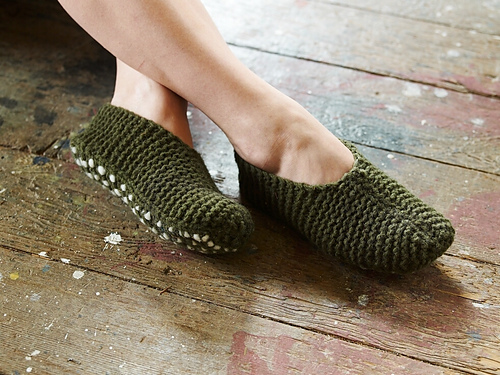 Ravelry: Retro Thrum Slippers pattern by Fen Roessingh