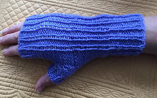 Ravelry: Purly Beaded Fingerless Gloves pattern by Inge Spungen