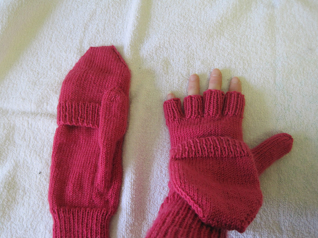 Ravelry: Convertible Mittens pattern by Patons