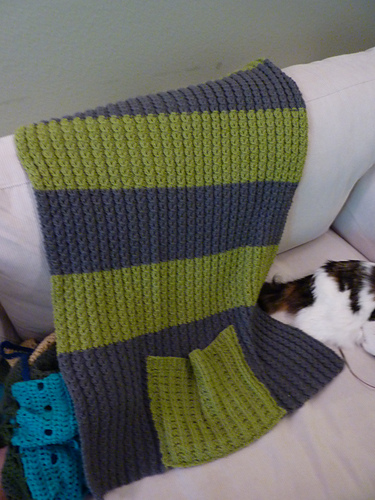 Ravelry: #29 Pillow Blanket pattern by Vickie Howell