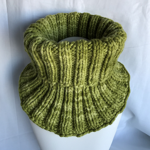 Ravelry: Hettinger Hat & Cowl pattern by Amy Munson