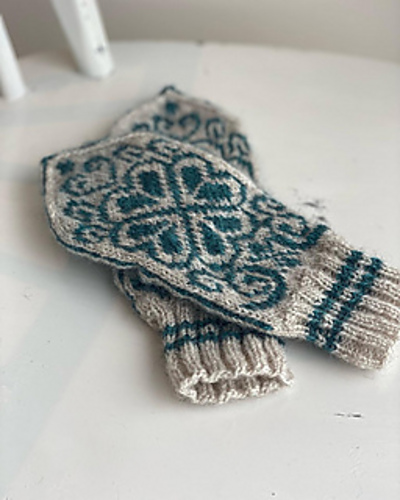Ravelry: Golden Heart mittens pattern by Vaid Design