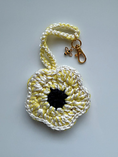 Ravelry: Petite Bloom pattern by itslooplab